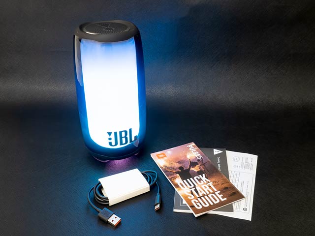 360度のライトショー!JBLポータブルスピーカー『Pulse 5』で音 360度のライトショー!JBLポータブルスピーカー『Pulse 5』で音